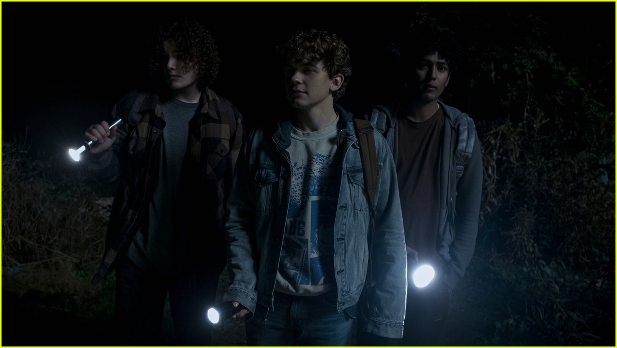 Netflix's Next Big Horror Series, 'Midnight Mass,' Has a Trailer ...