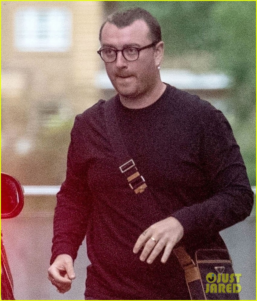 Sam Smith Meets Up with Friends for Dinner in London: Photo 4608337 ...
