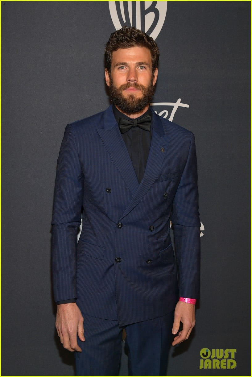 Austin Stowell Goes Shirtless in Promo for 'The White Lotus' Season ...