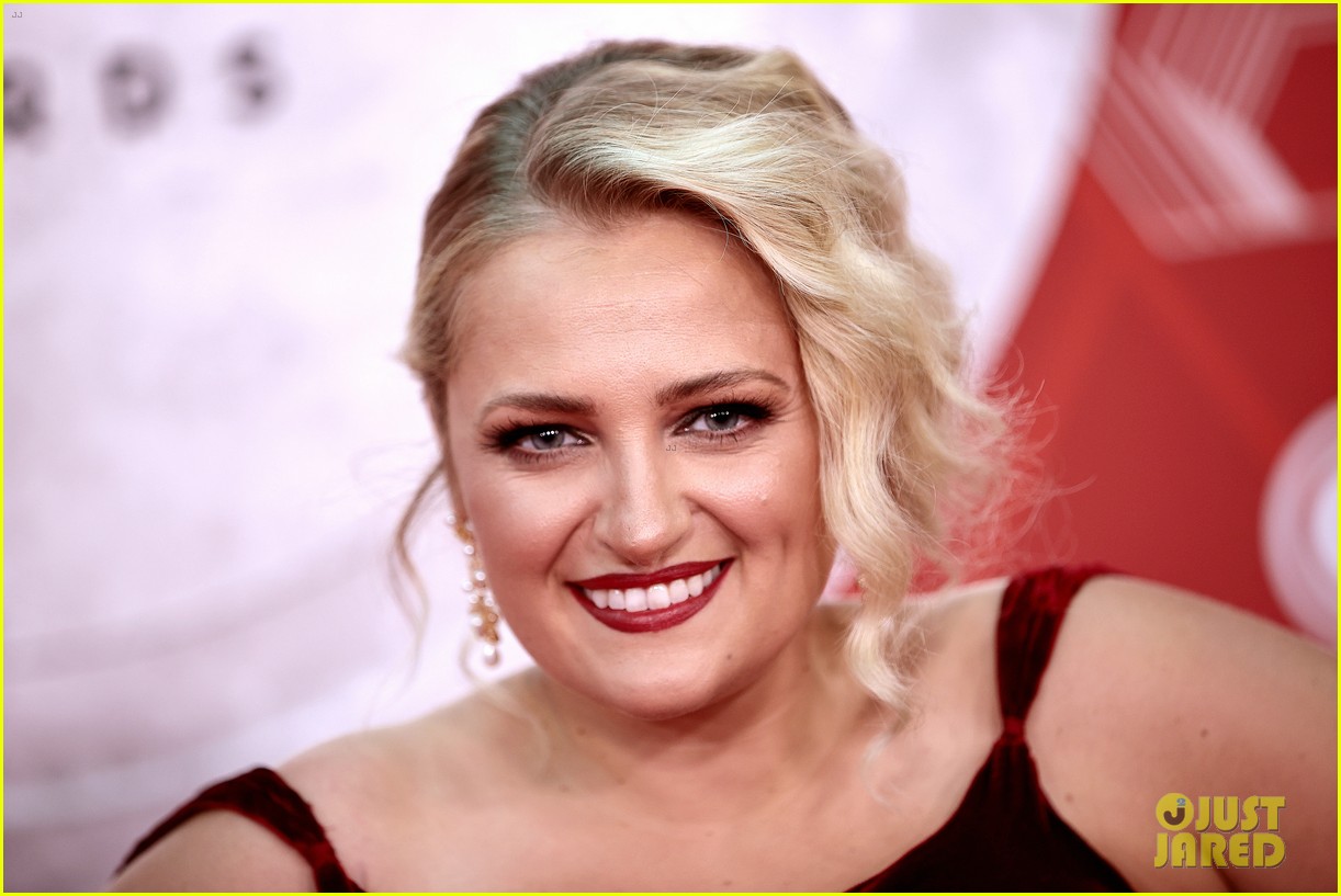 Ali Stroker Stuns With Amazing Performance at Tony Awards 2020: Photo ...