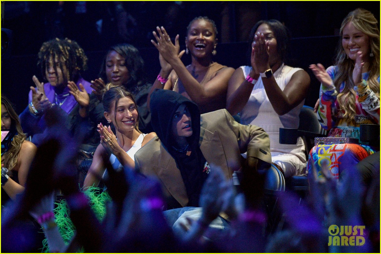 Backstage at VMAs 2021 - Check Out Photos of Moments You Didn't See on ...