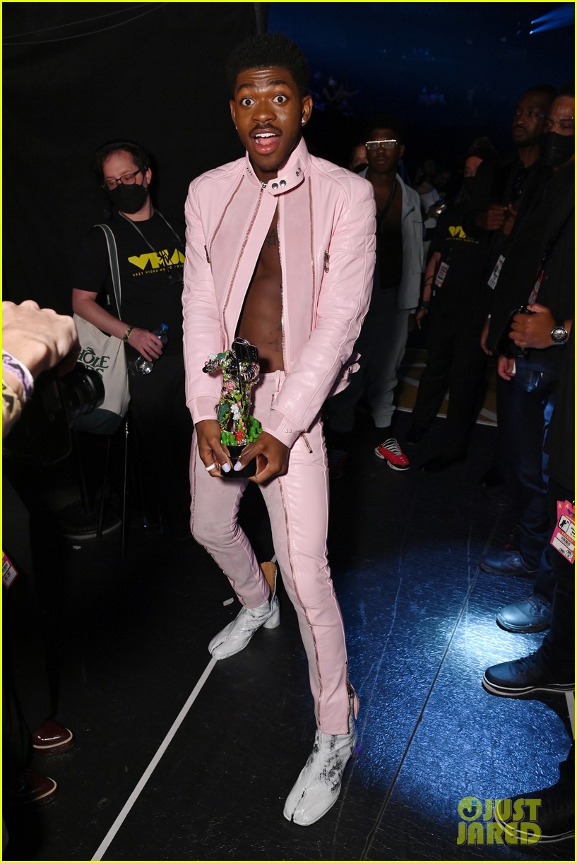 Backstage at VMAs 2021 - Check Out Photos of Moments You Didn't See on ...