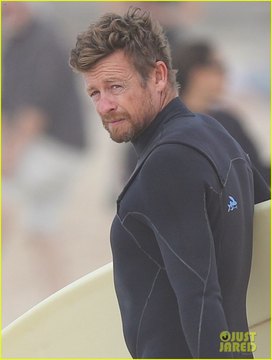 Simon Baker Hits the Beach to Do Some Surfing in Sydney: Photo 4626999 ...