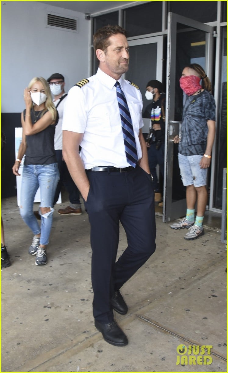 Gerard Butler Meets Puerto Rico's Governor During Break From Filming ...