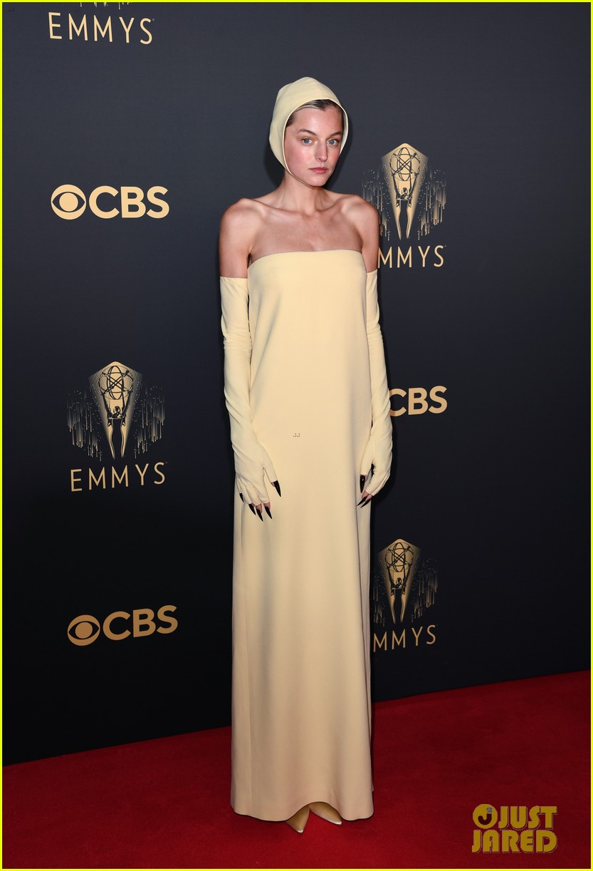 Emma Corrin Pairs Long, Black Nails with Yellow Dress for Emmy Awards ...
