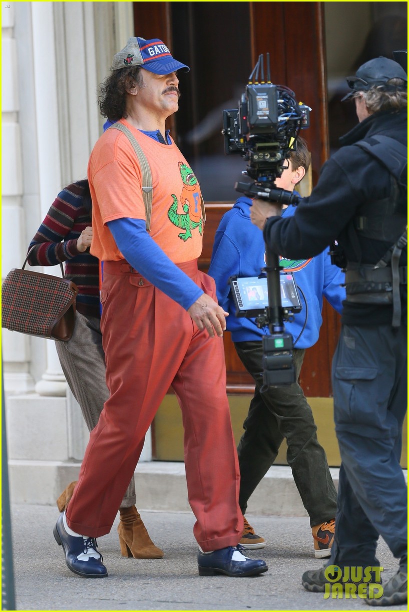 Javier Bardem Shows His Love For The Florida Gators on 'Lyle, Lyle ...