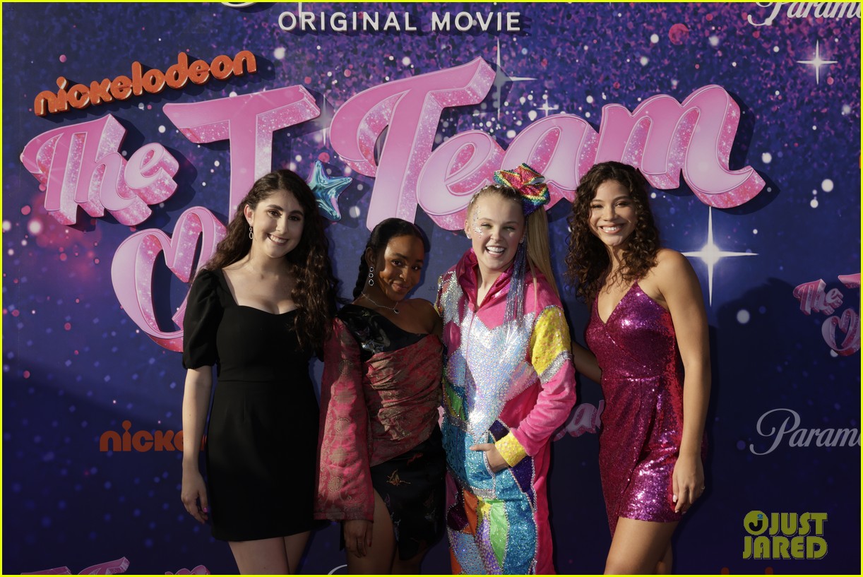 JoJo Siwa Kisses Girlfriend Kylie Prew at 'The J Team' Premiere!: Photo ...