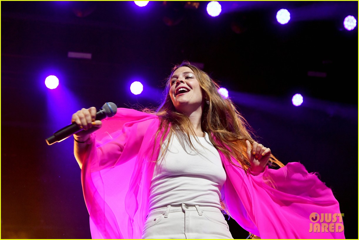 Grammy Nominee Maggie Rogers Reveals What She's Doing Now: Photo ...