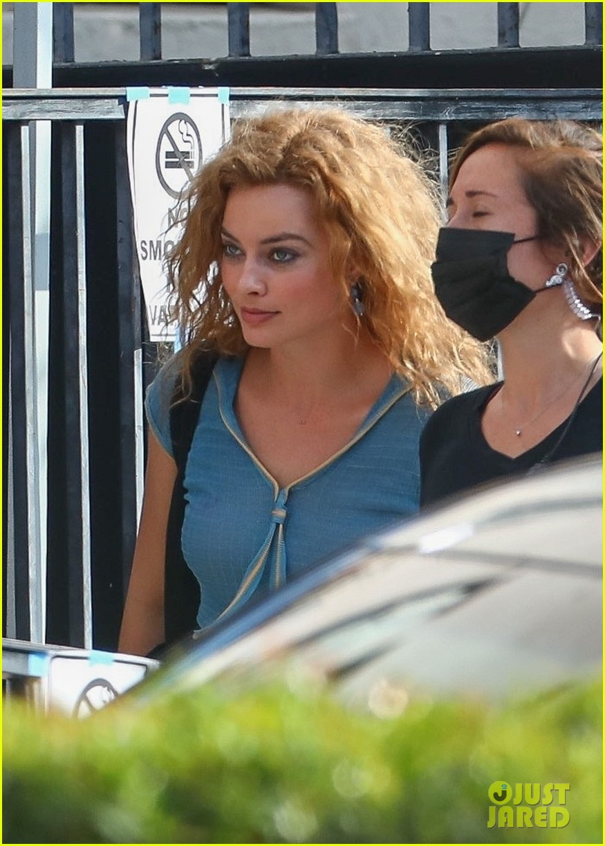Margot Robbie Wears The Biggest Smile in The World As She Arrives On ...
