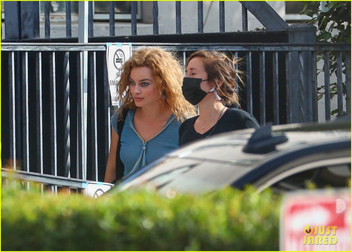Margot Robbie Wears The Biggest Smile in The World As She Arrives On ...