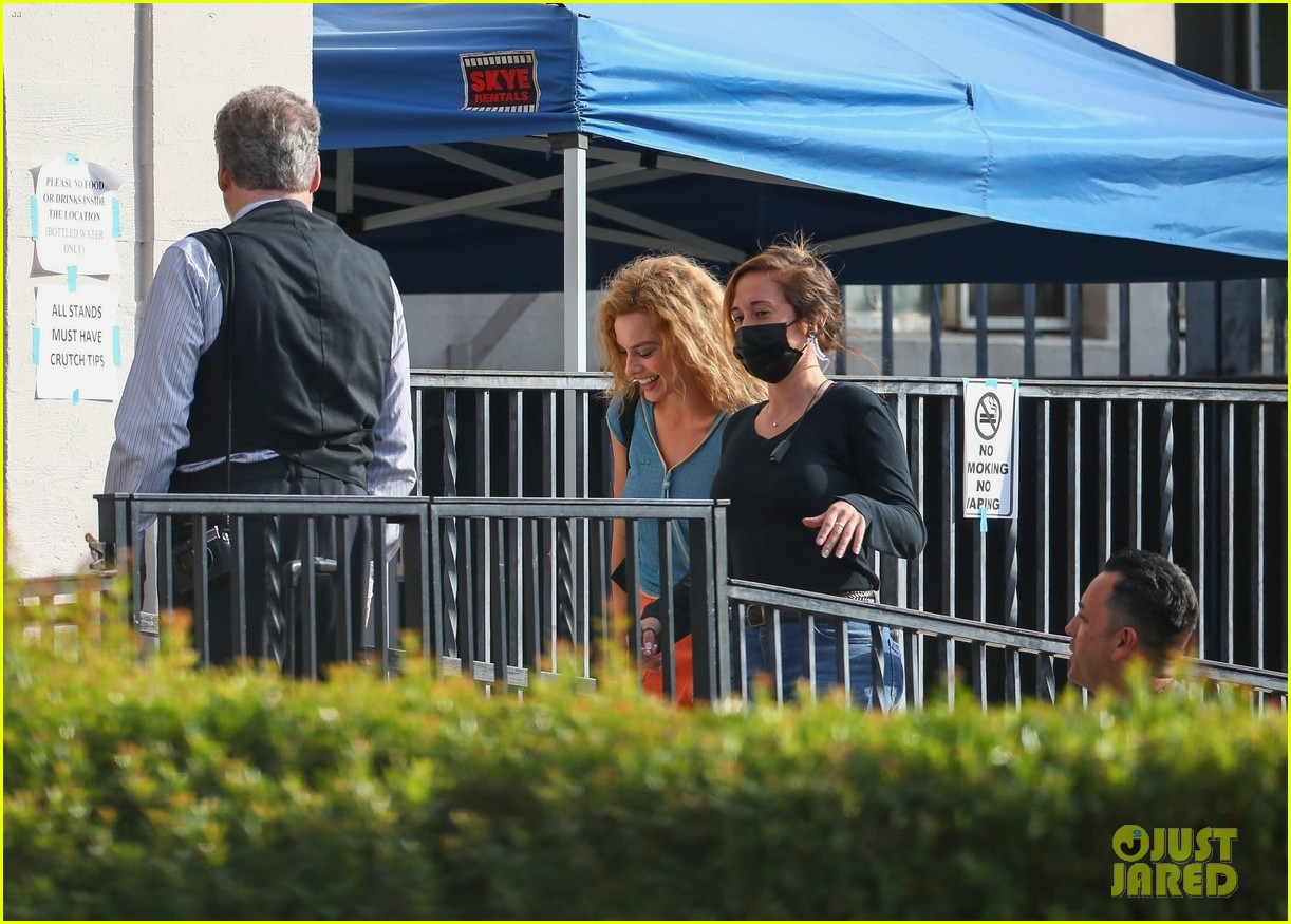 Margot Robbie Wears The Biggest Smile in The World As She Arrives On ...