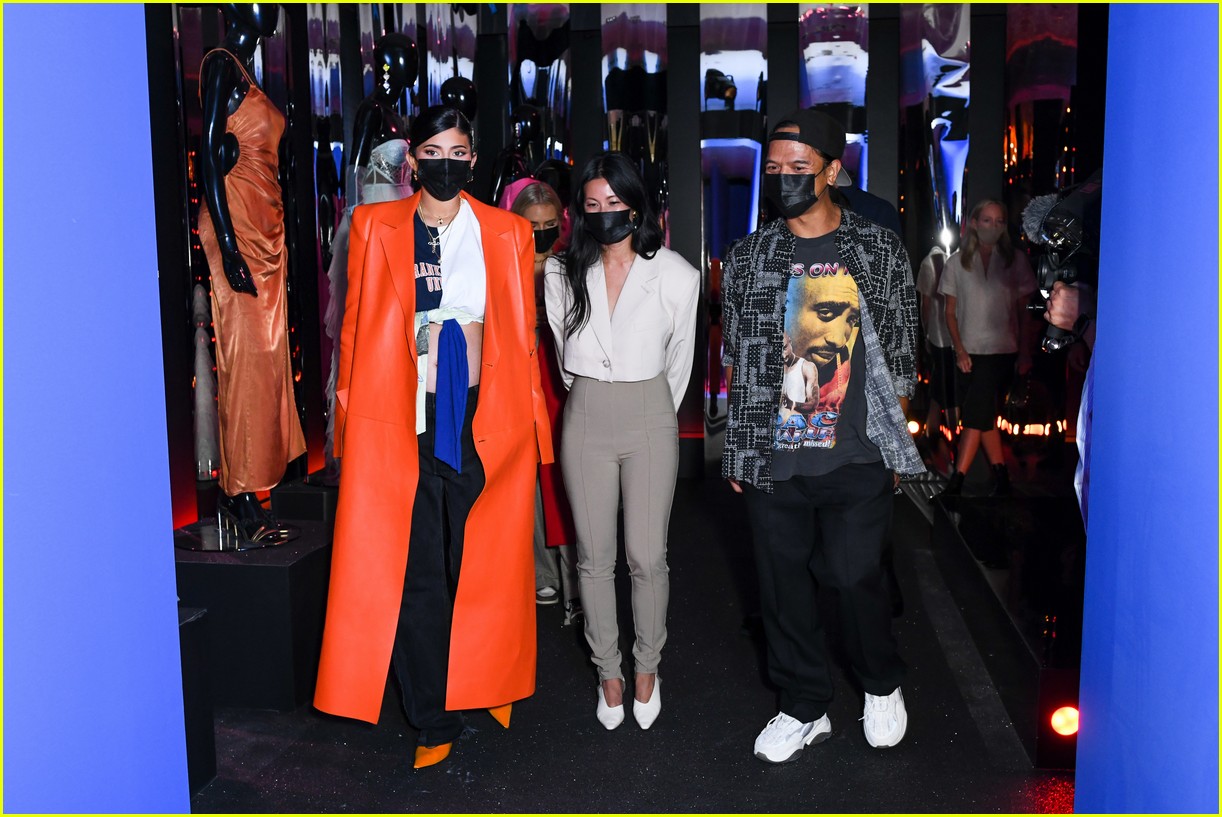 So Many Stars Attended the Revolve Gallery Event During NYFW - See the ...