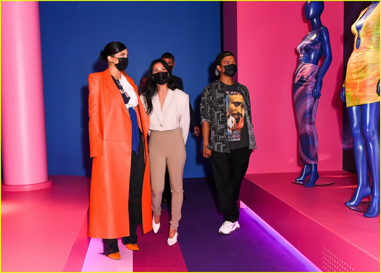 So Many Stars Attended the Revolve Gallery Event During NYFW - See the ...