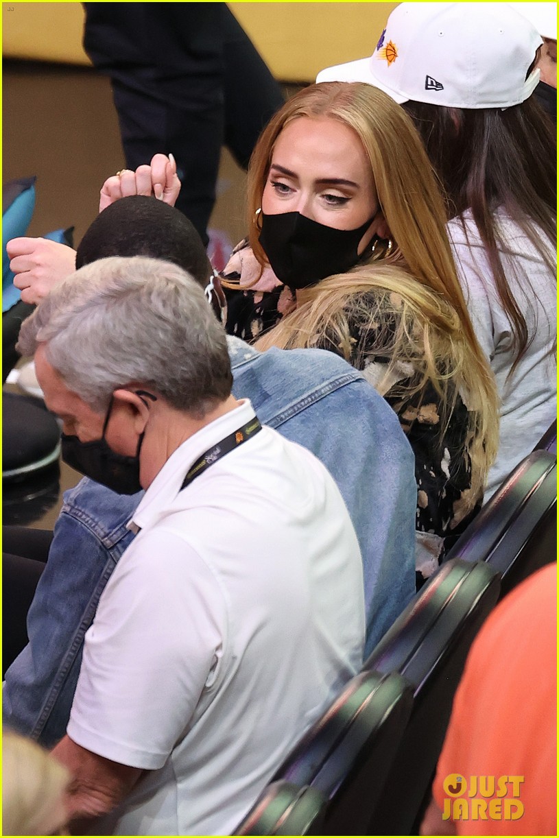 Adele Tries Classic British Dishes While Blindfolded - Watch Here ...