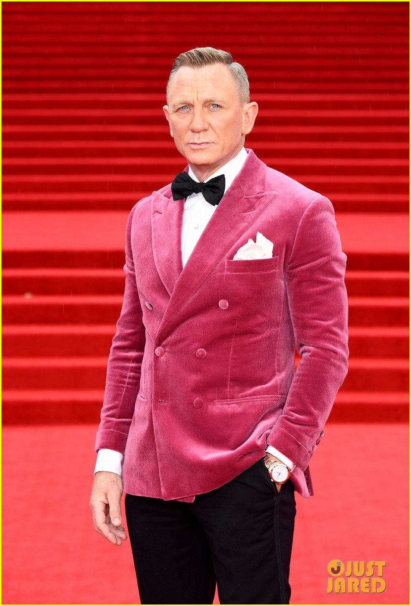 Daniel Craig Just Learned His 'Ladies & Gentleman, The Weekend' Line Is ...