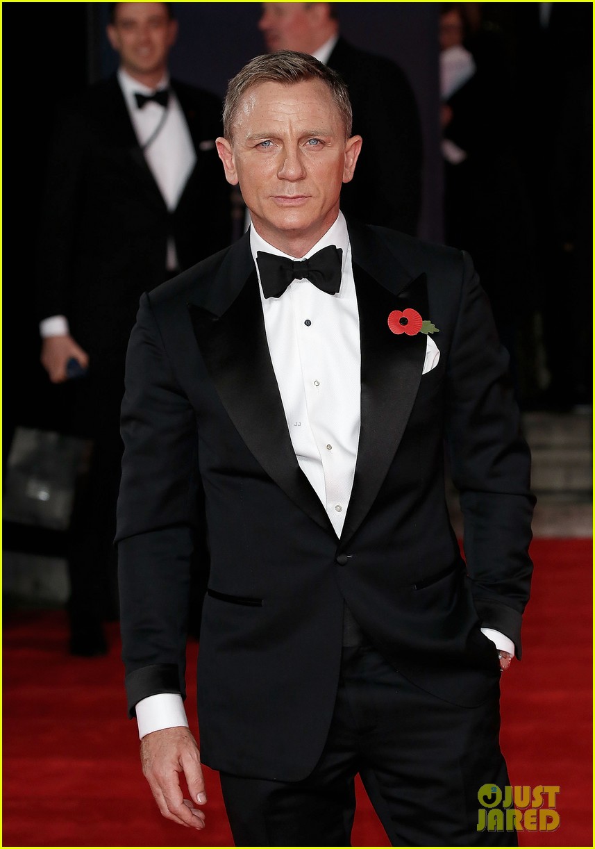 Daniel Craig Just Learned His 'Ladies & Gentleman, The Weekend' Line Is ...