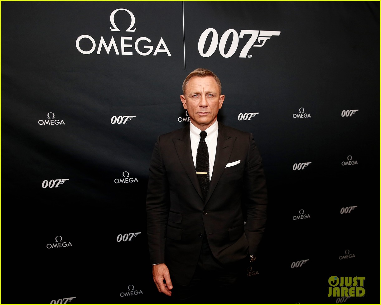 Daniel Craig Just Learned His 'Ladies & Gentleman, The Weekend' Line Is ...