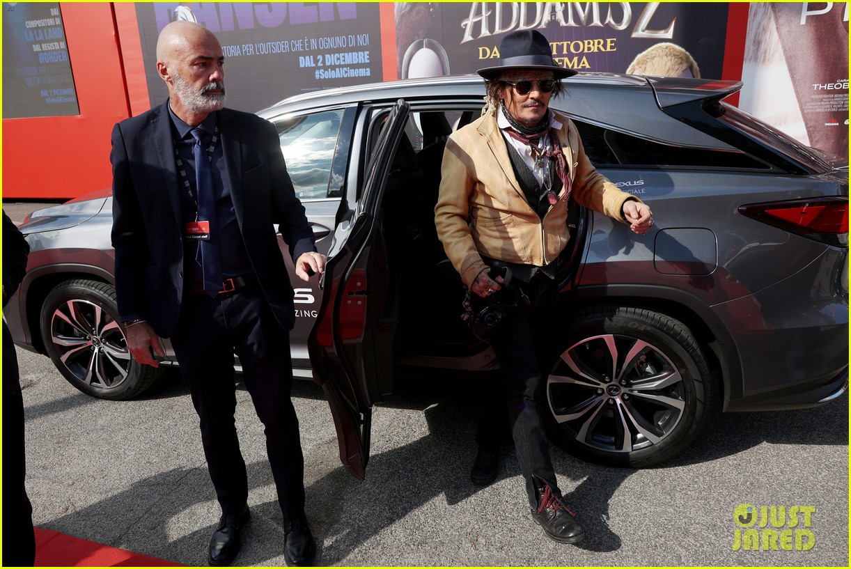 Johnny Depp Attends 'Puffins' Premiere in Italy: Photo 4645812 | Johnny ...