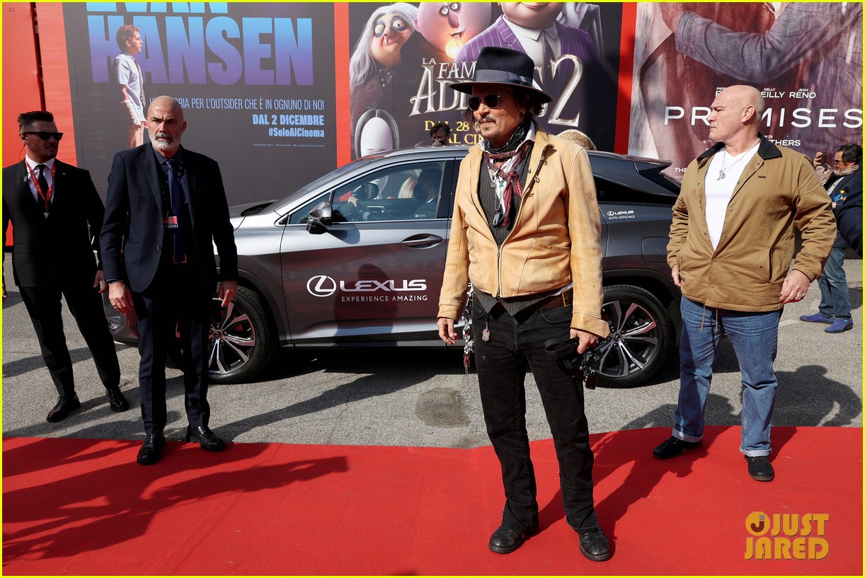 Johnny Depp Attends 'Puffins' Premiere in Italy: Photo 4645816 | Johnny ...
