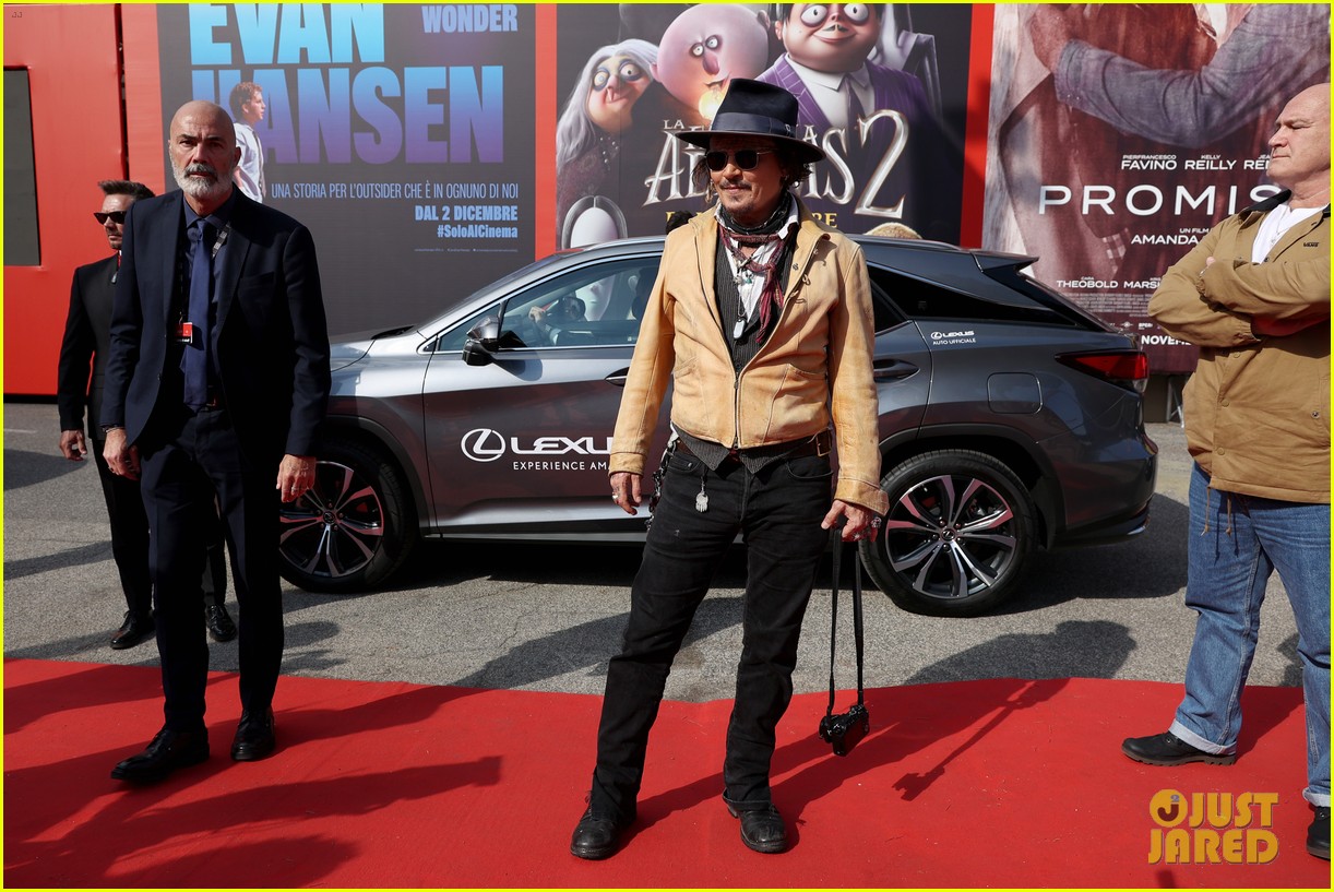 Johnny Depp Attends 'Puffins' Premiere in Italy: Photo 4645827 | Johnny ...