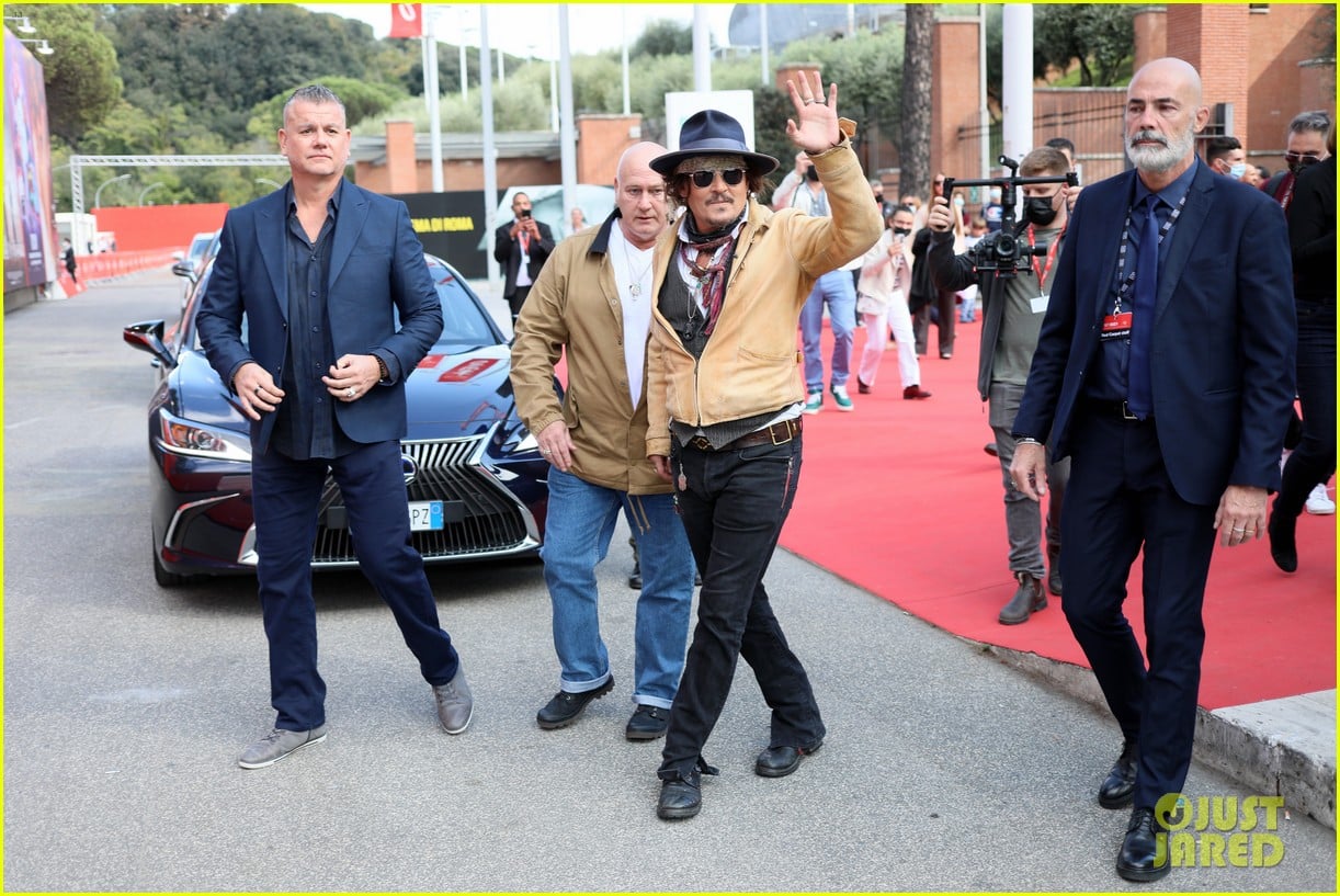 Johnny Depp Attends 'Puffins' Premiere in Italy: Photo 4645840 | Johnny ...