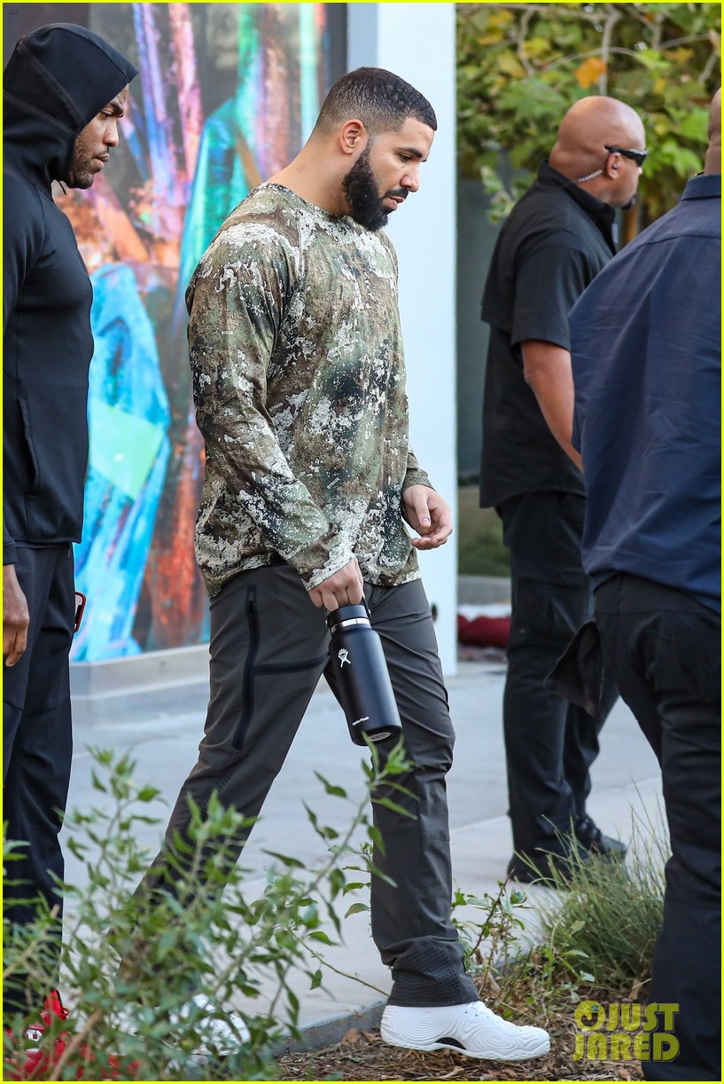 Drake Does Some Shopping for Crystals in West Hollywood: Photo 4652258 ...