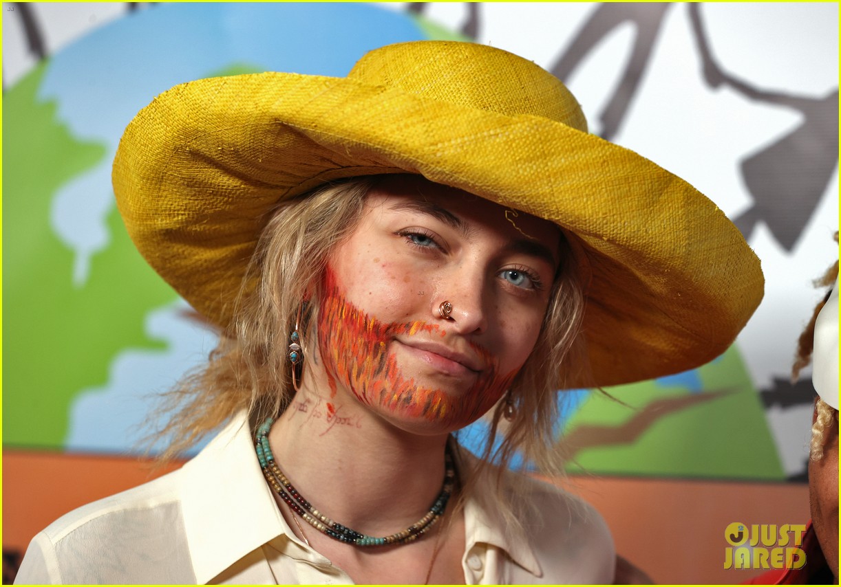 Paris Jackson Dresses as Vincent Van Gogh for Halloween Party with ...