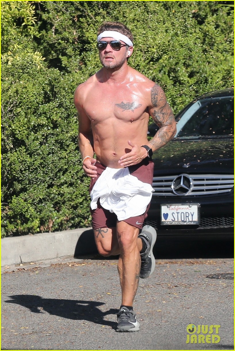 Ryan Phillippe Is Showing Off His Ripped Body at 47 in New Shirtless ...