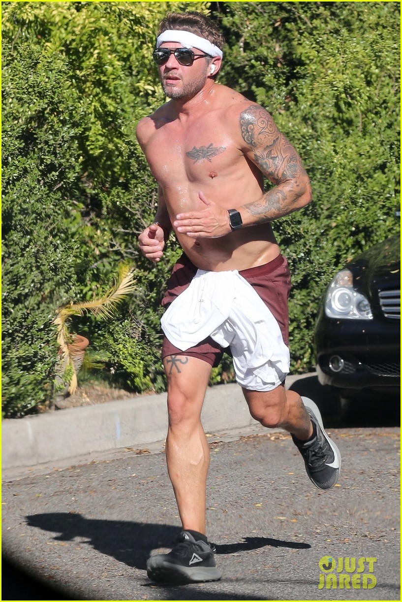 Ryan Phillippe Is Showing Off His Ripped Body at 47 in New Shirtless ...