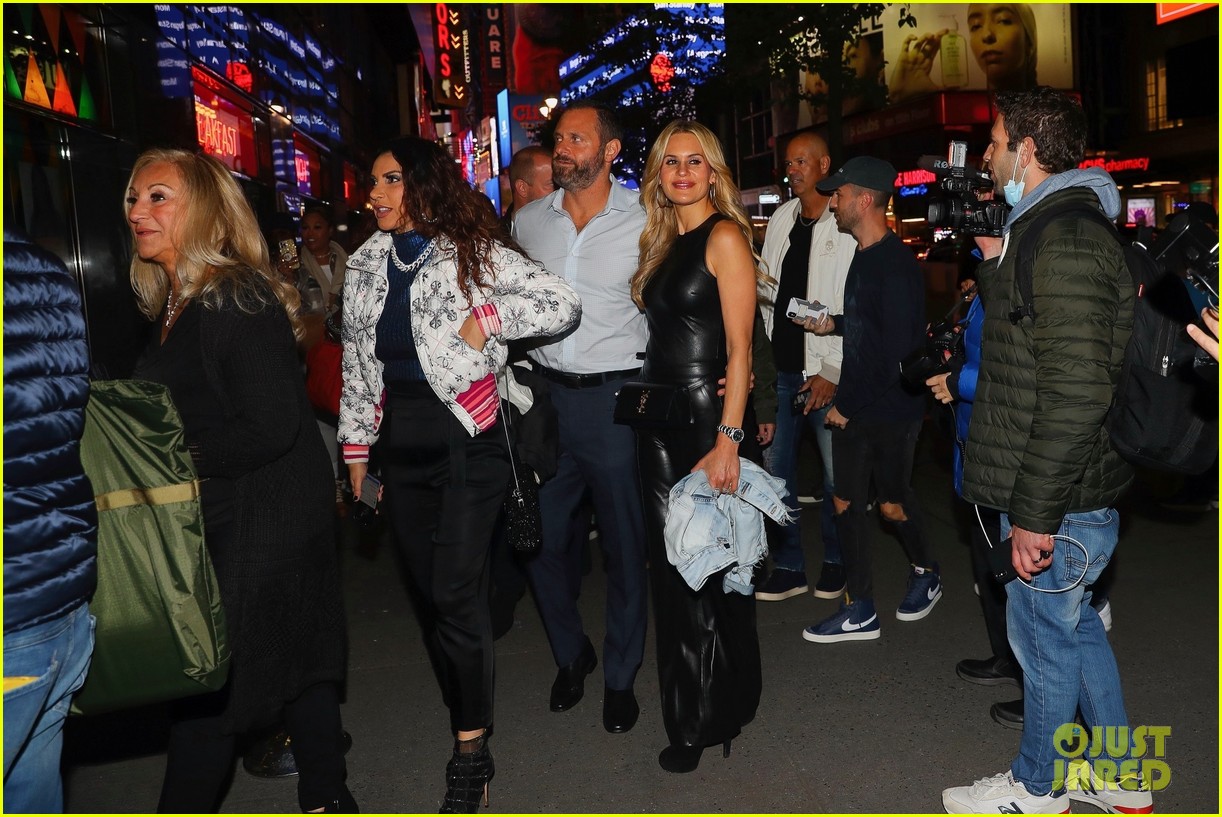 Teresa Giudice Shows Off Her Engagement Ring During Night Out with ...