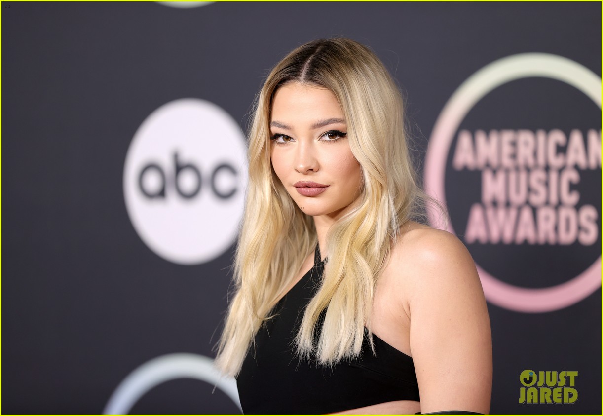 Madelyn Cline Pairs Cut-Out Dress with Leather Gloves for AMAs 2021 ...