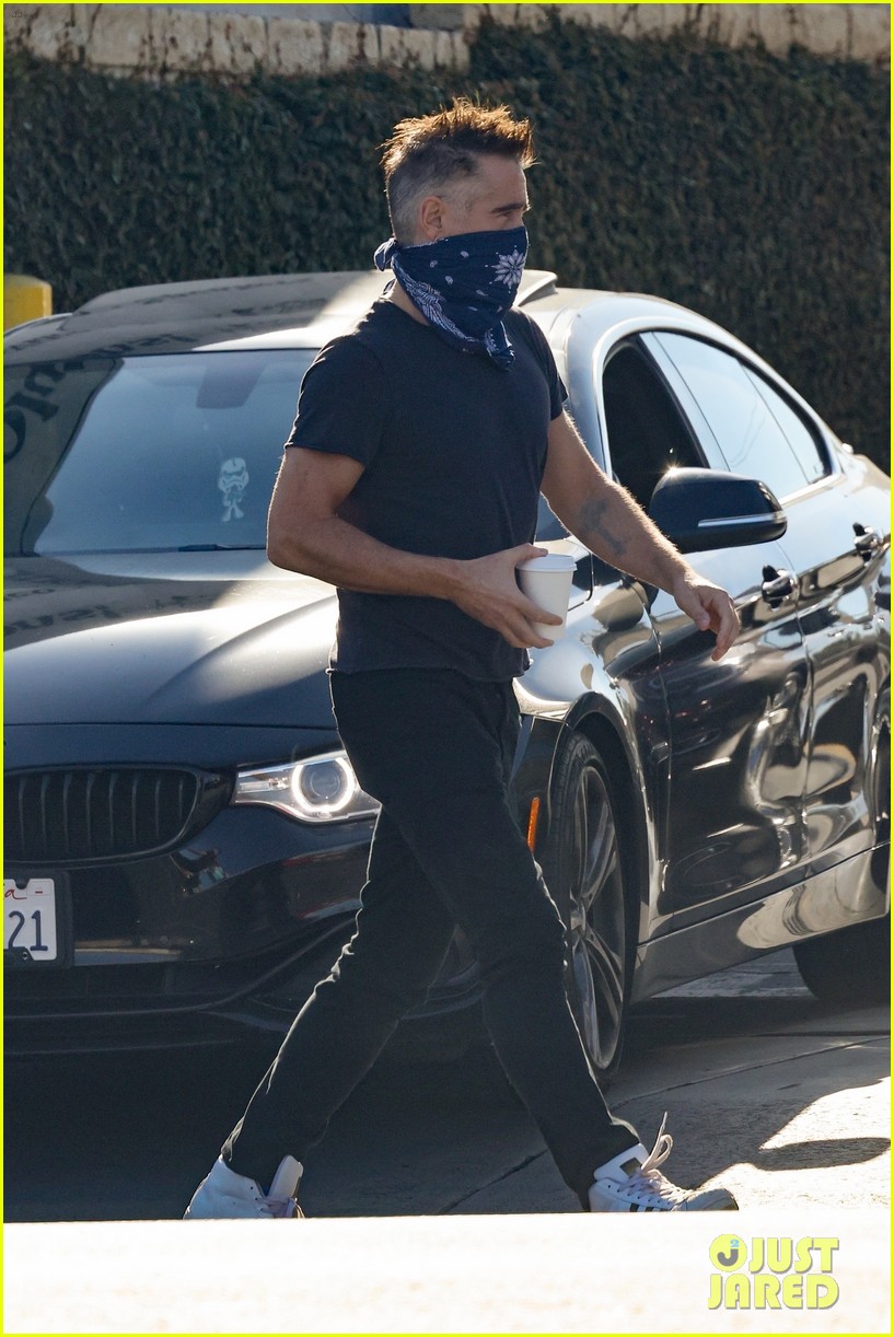 Colin Farrell Wraps a Bandana Around His Face While Out Grabbing Coffee ...