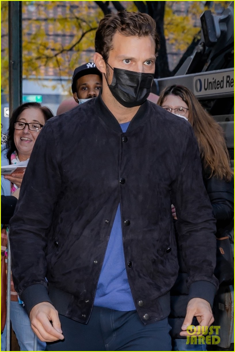 Jamie Dornan Waves to Fans After an Appearance on 'Live with Kelly ...