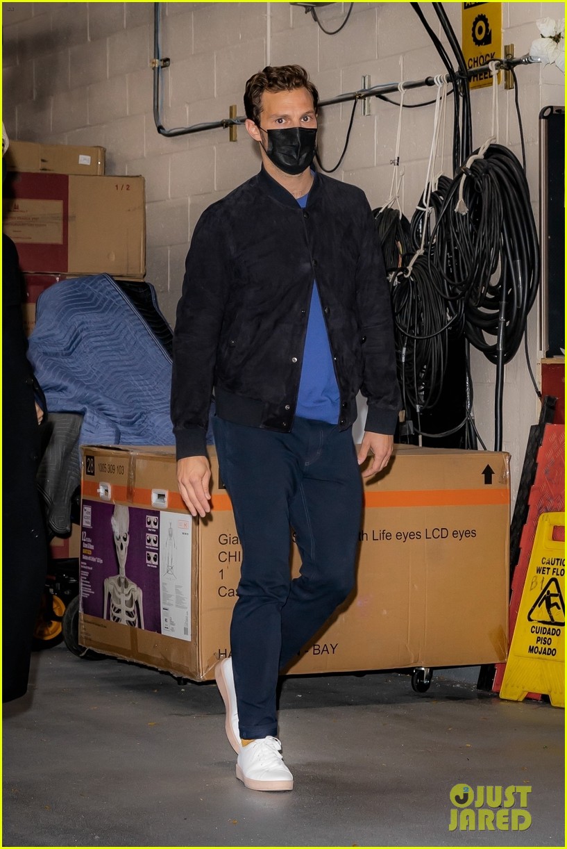 Jamie Dornan Waves to Fans After an Appearance on 'Live with Kelly ...