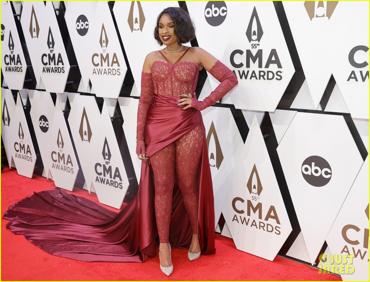 Katy Perry Makes Surprise Appearance at CMA Awards 2021 Next To ...