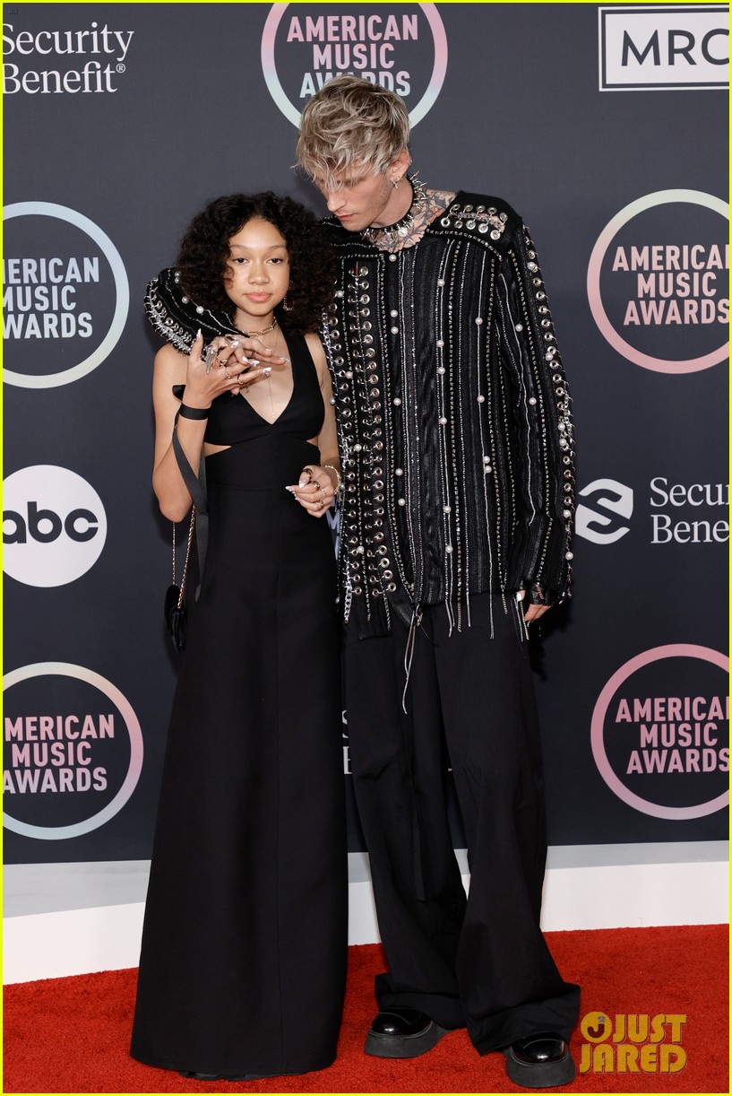 Machine Gun Kelly is Supported by Daughter Casie at AMAs 2021!: Photo ...