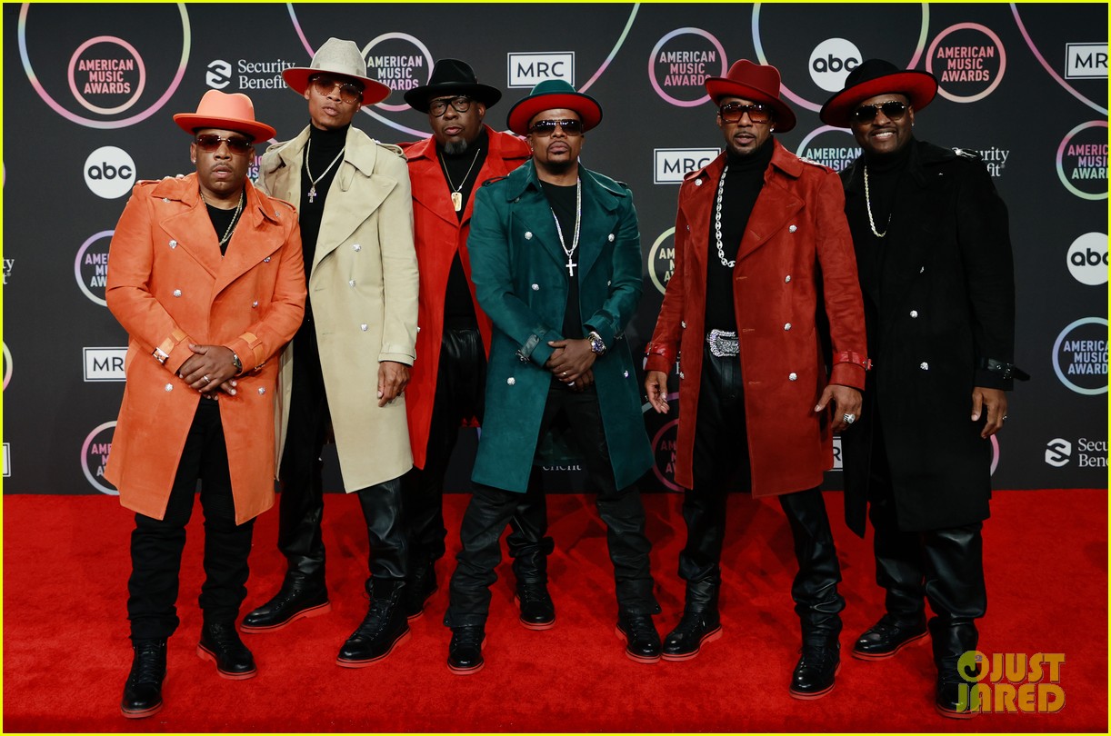 New Kids on the Block & New Edition Team Up for Epic Performance at ...