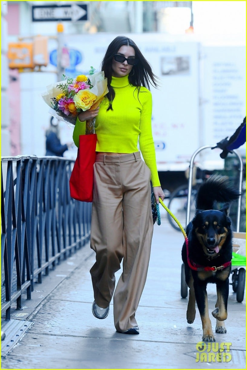 Emily Ratajkowski Celebrates Her Book 'My Body' Becoming A New York ...