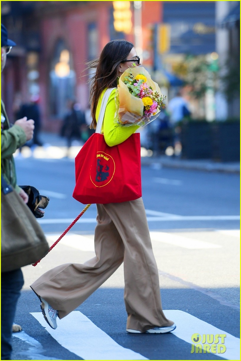 Emily Ratajkowski Celebrates Her Book 'My Body' Becoming A New York ...