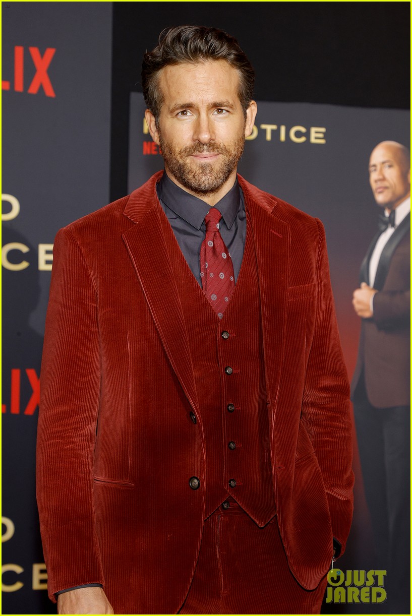 Gal Gadot & Ryan Reynolds Wore Red For 'Red Notice' Premiere With ...