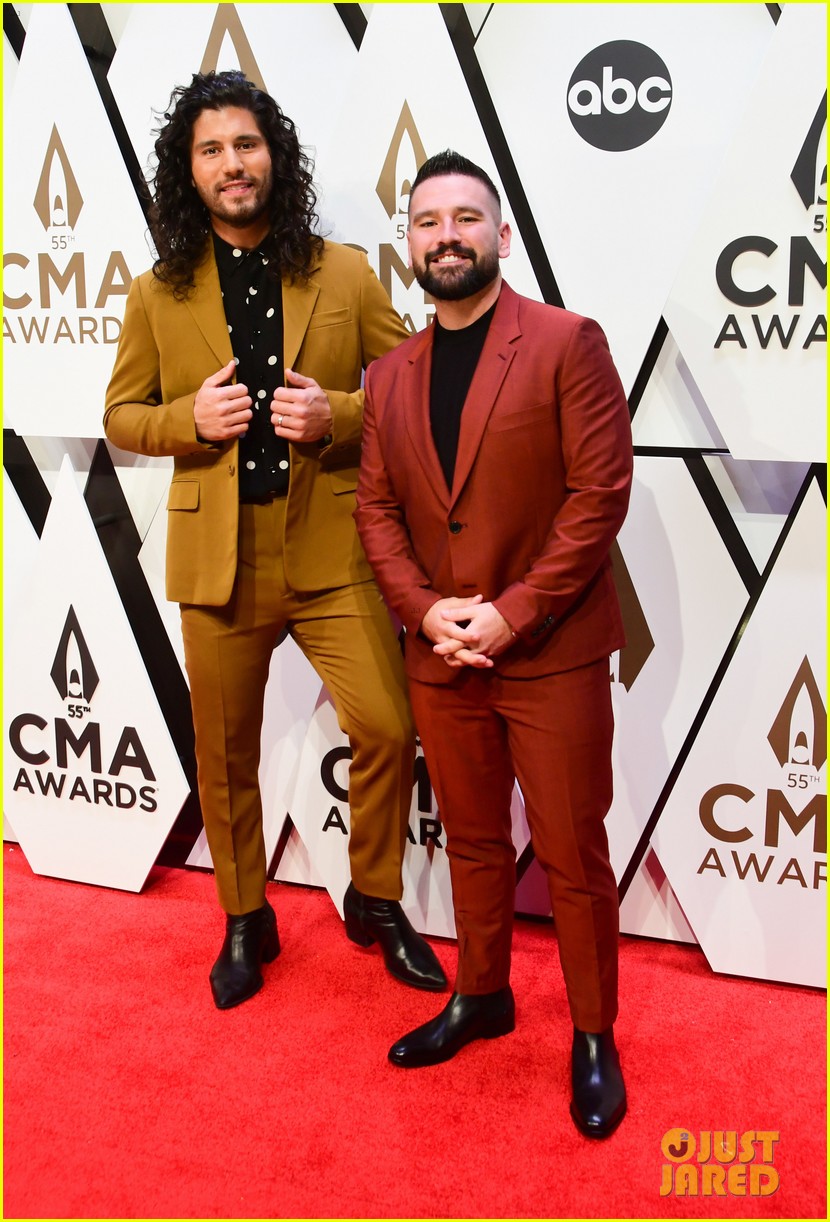 Thomas Rhett, Kane Brown, & Luke Combs Arrive in Style for CMA Awards ...