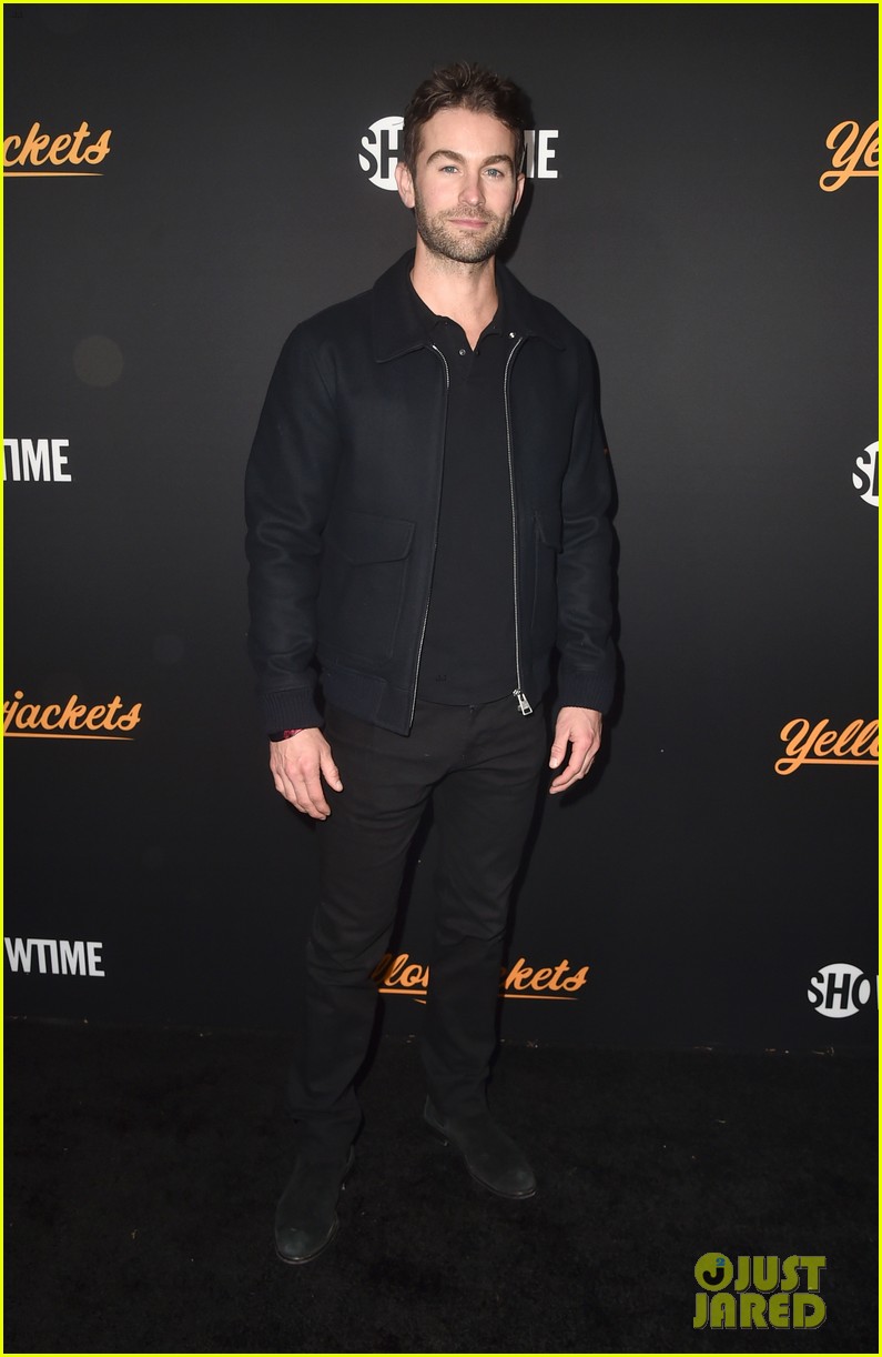 Christina Ricci Shows Off Baby Bump & Walks 'Yellowjackets' Red Carpet ...