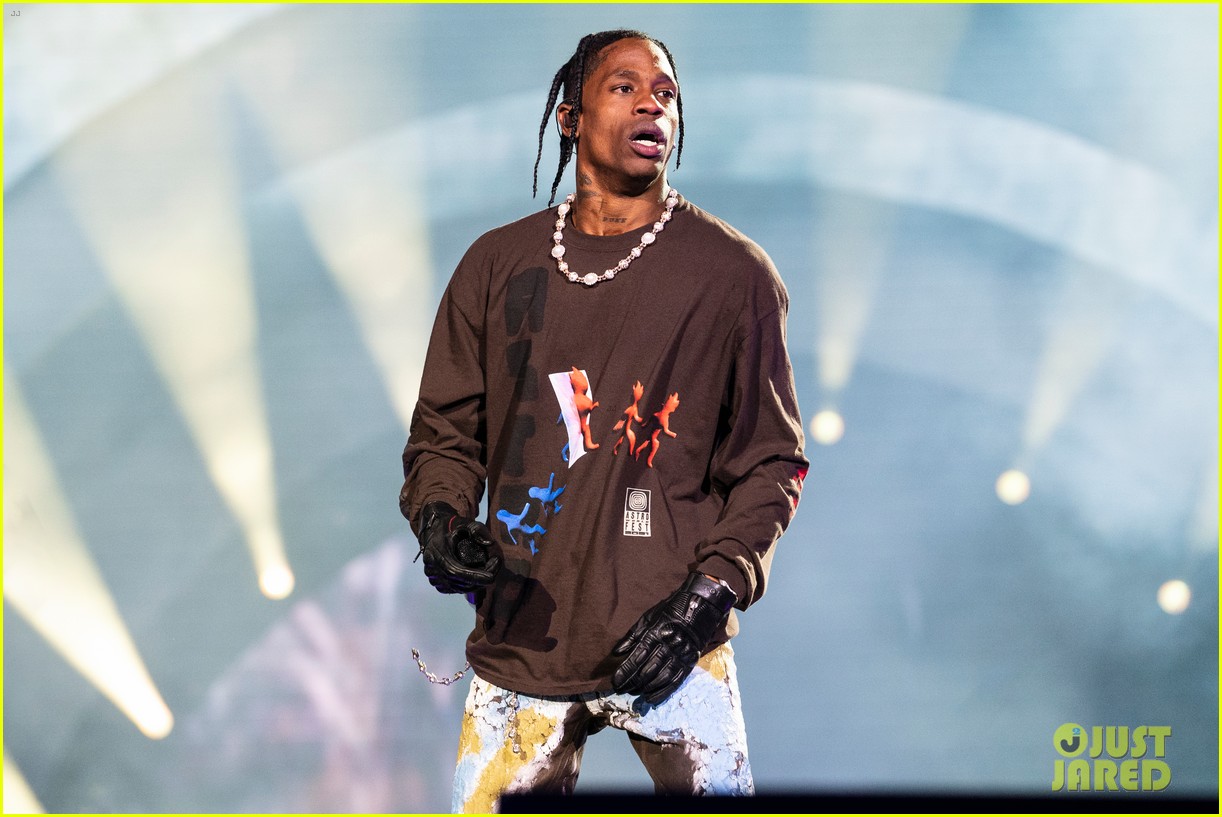 8 Dead, Hundreds Injured at Travis Scott's Astroworld Concert in 'Mass ...