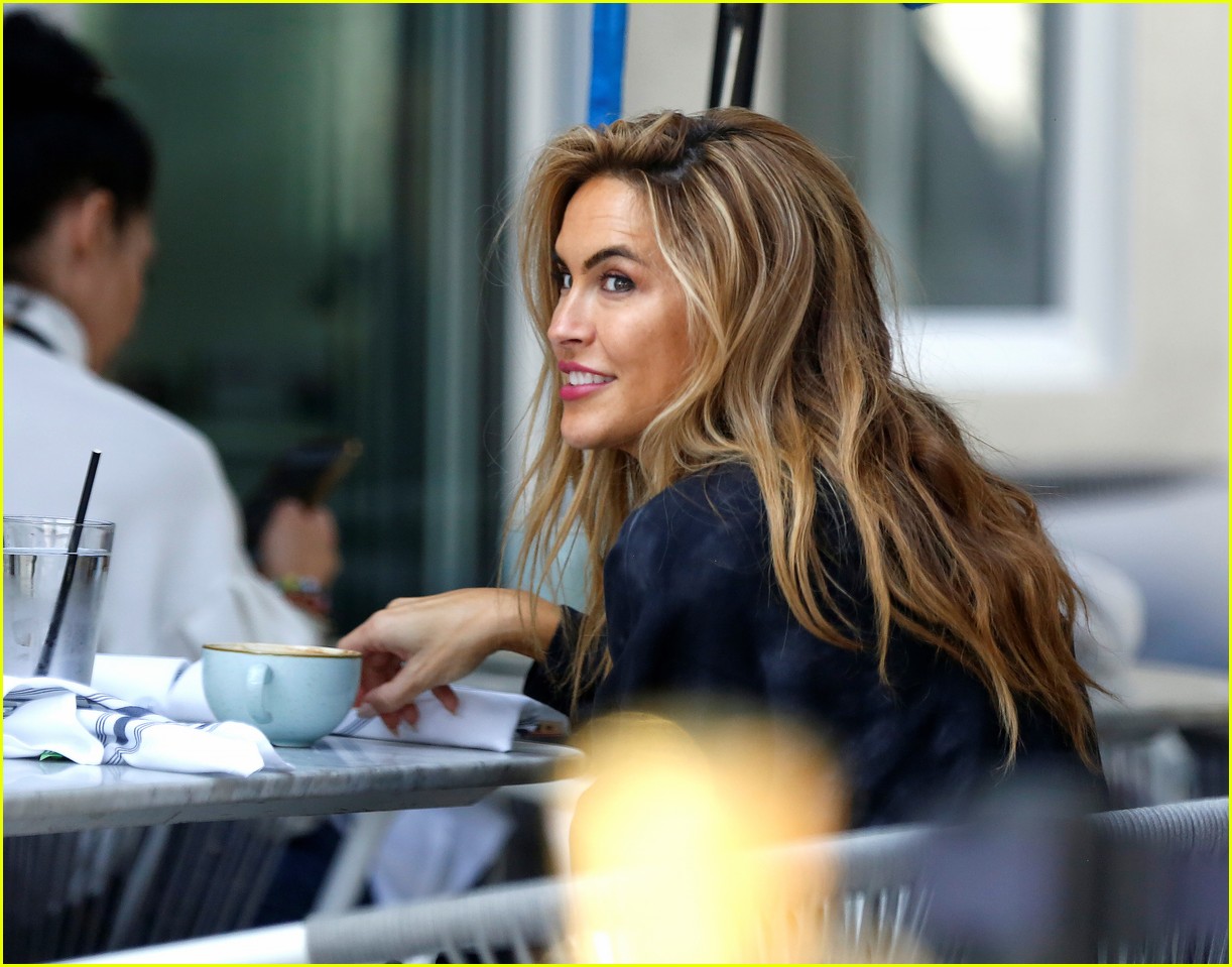 Selling Sunset's Chrishell Stause & Jason Oppenheim Flaunt PDA During ...