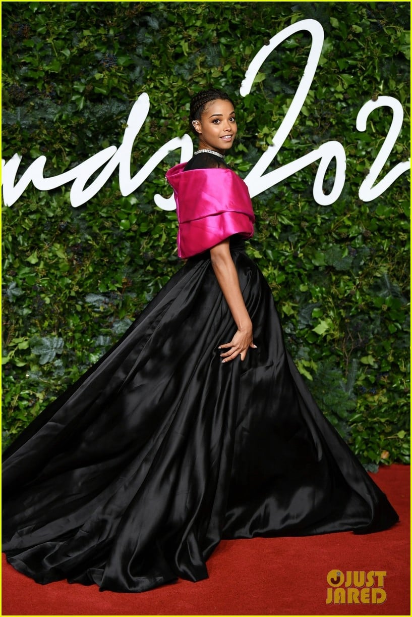 Hailee Steinfeld, Addison Rae, & More Young Hollywood Stars Glam Up for ...