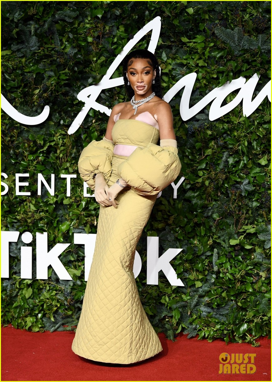 Hailee Steinfeld, Addison Rae, & More Young Hollywood Stars Glam Up for ...