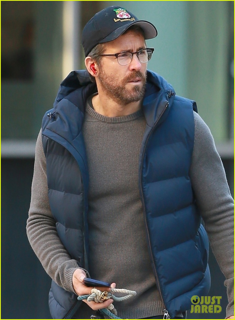Ryan Reynolds Shows Off His Cool Fall Fashion While Taking His Dog for ...