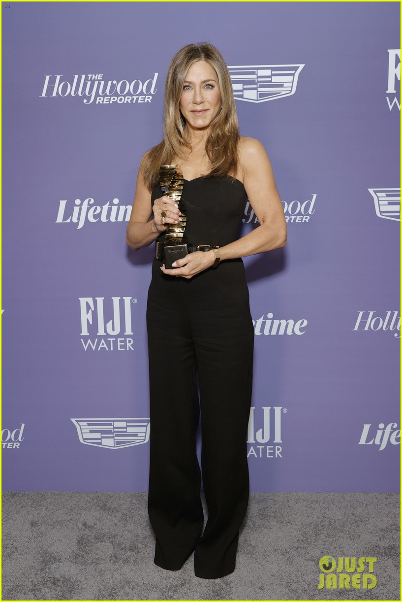 Jennifer Aniston Accepts the Sherry Lansing Leadership Award at THR's ...