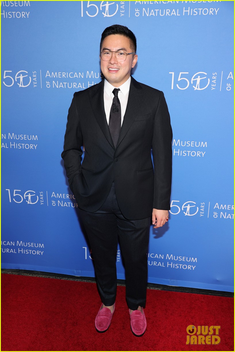 Bowen Yang Lurked Outside Taylor Swift's 'SNL' Dressing Room to Get a ...