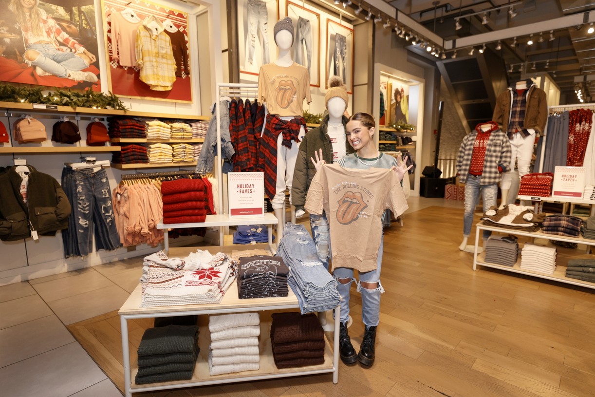 Chase Stokes & Madison Bailey Meet Up With Addison Rae for American ...